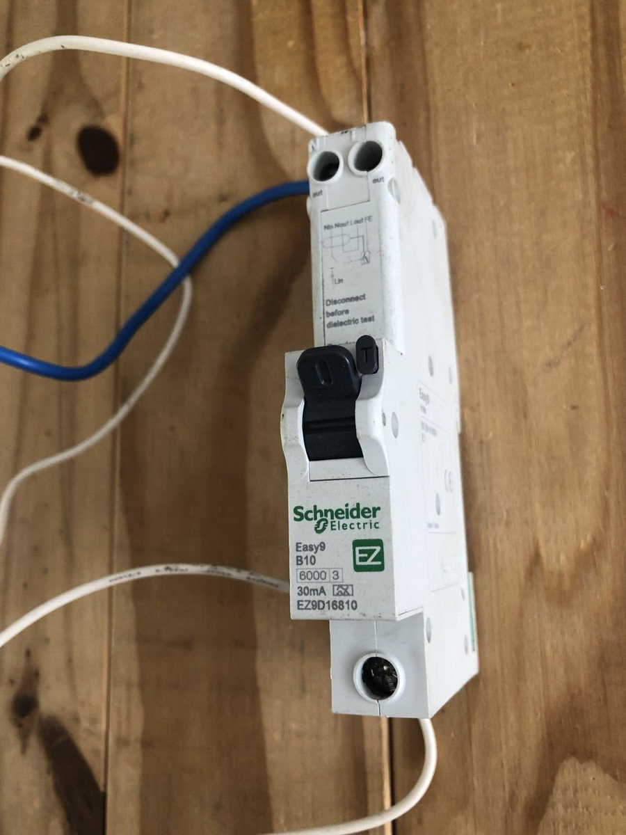 SCHNEIDER ELECTRIC EZ9D16810 10A TYPE B 30mA RCBO EASY9 B10 1 POLE – PRO BREAKERS