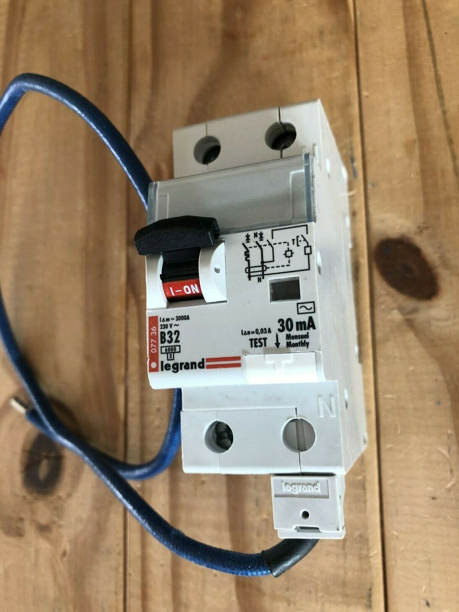LEGRAND 32A 30MA CURVE B 6kA 30mA DOUBLE POLE RCBO TYPE AC 07736 077 3 ...