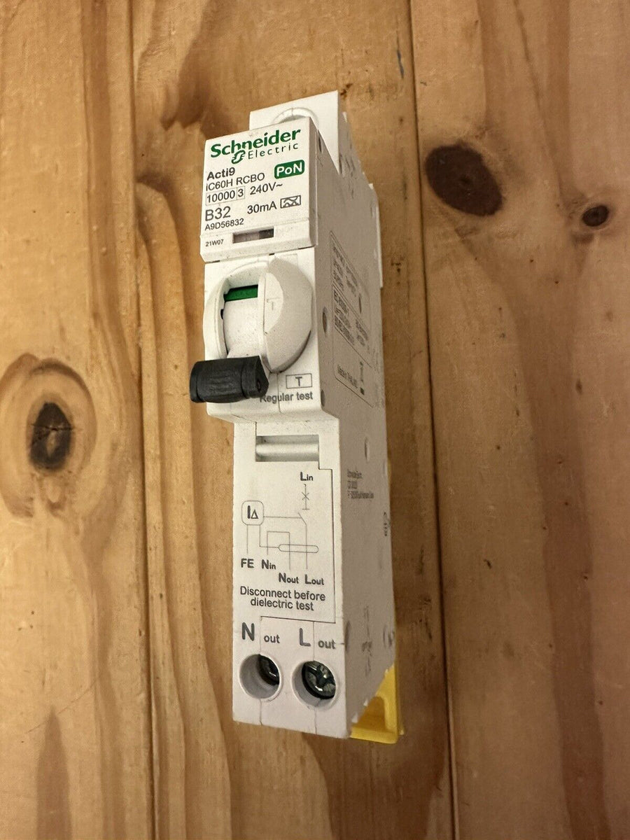 Schneider 32A 30MA A9D56832 Fixed RCD PLUG IN PON IC60H ACTI9 10KA 1 P ...
