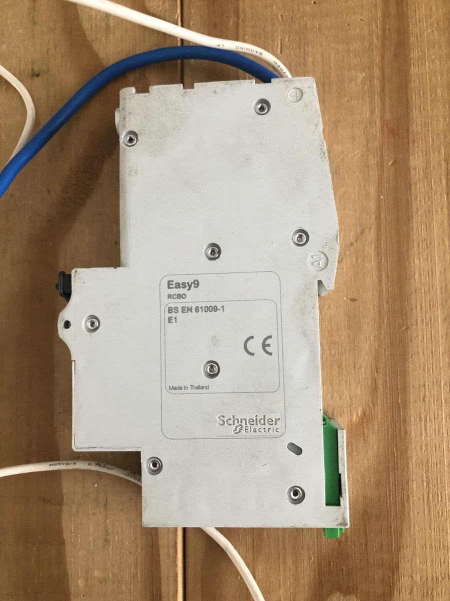 SCHNEIDER ELECTRIC EZ9D16810 10A TYPE B 30mA RCBO EASY9 B10 1 POLE ...