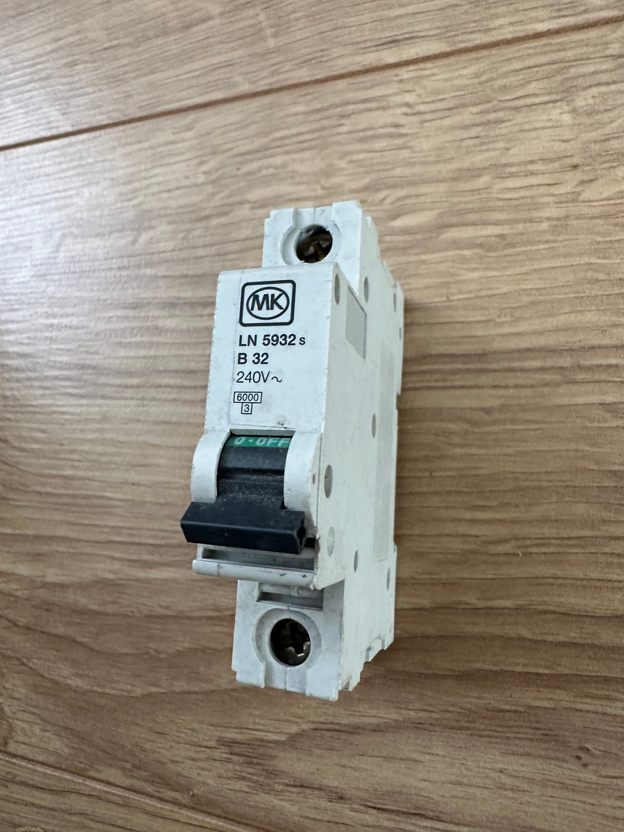 MK 32 AMP CURVE B 6kA MCB CIRCUIT BREAKER LN 5932s B32 SENTRY – PRO ...