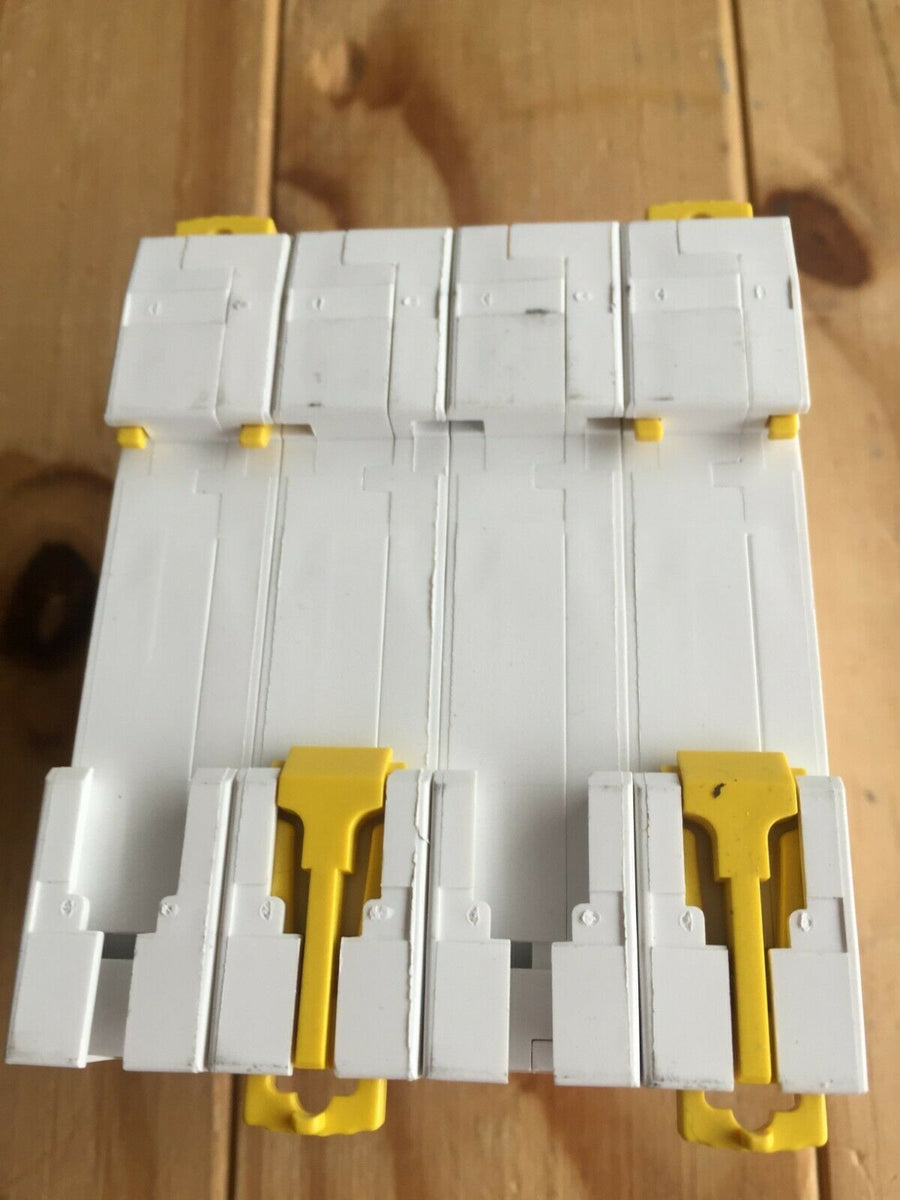 SCHNEIDER ELECTRIC 16A A9F85416 IC60H D16A 4 FOUR POLE MCB ACTI 9 TYPE ...