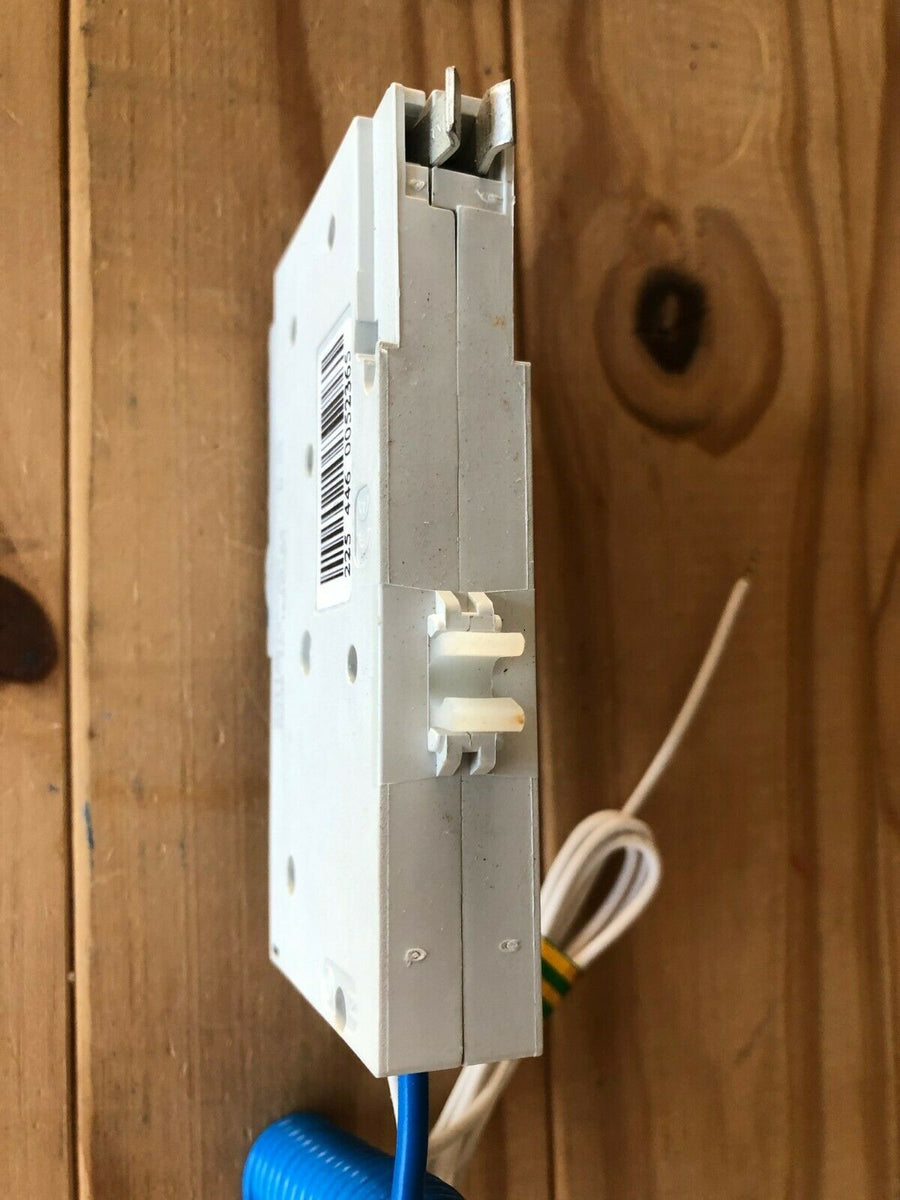 SQUARE D 32 AMP TYPE C 10 kA 30 mA RCBO MCB RCD QOE132C03 PLUG IN ...