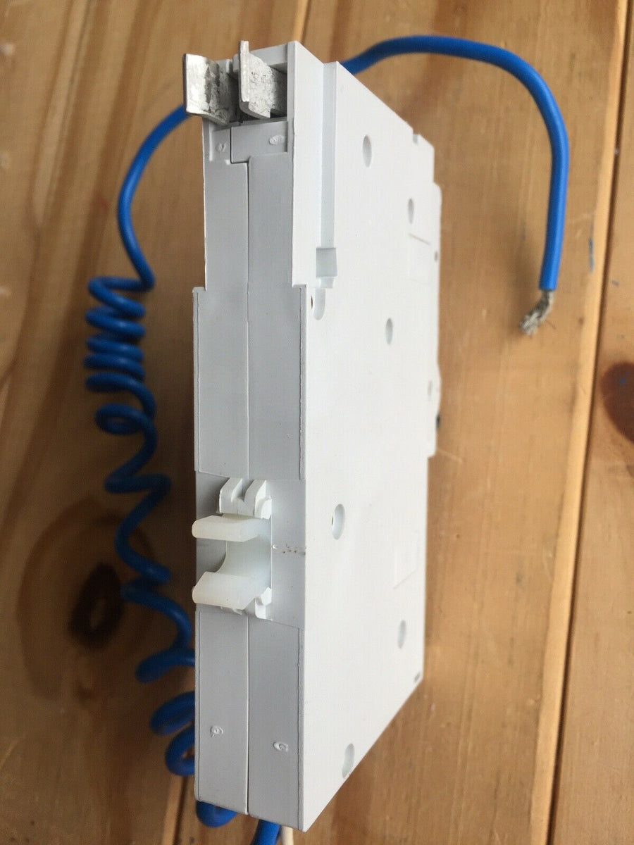 SQUARE D 32 AMP TYPE B 10kA 30mA RCBO RCD MCB QOE132B03 – PRO BREAKERS